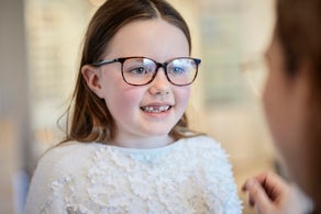 Startside c)optikk Nittedal